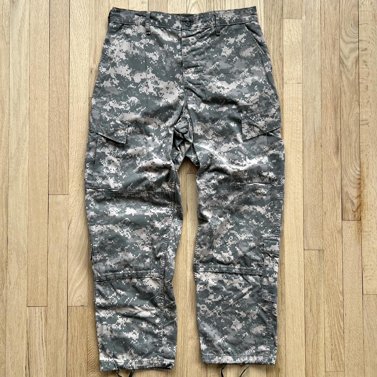 Vintage digi-camo army utility cargo pant measuring... - Depop