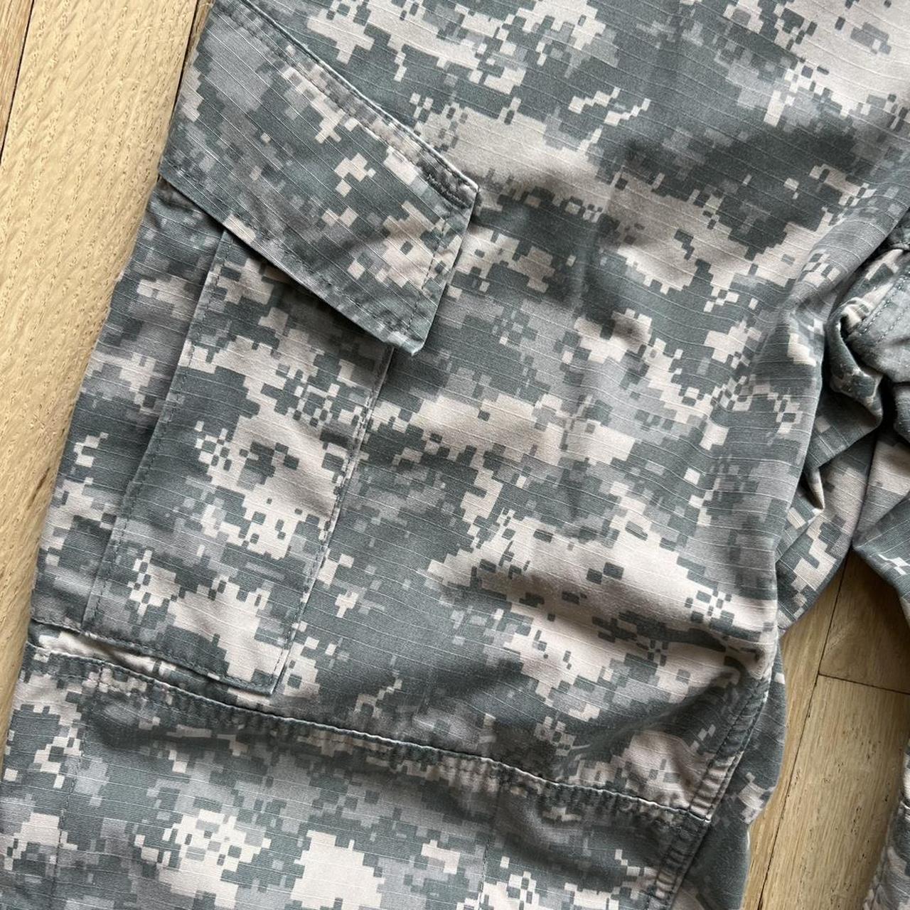 Vintage digi-camo army utility cargo pant measuring... - Depop