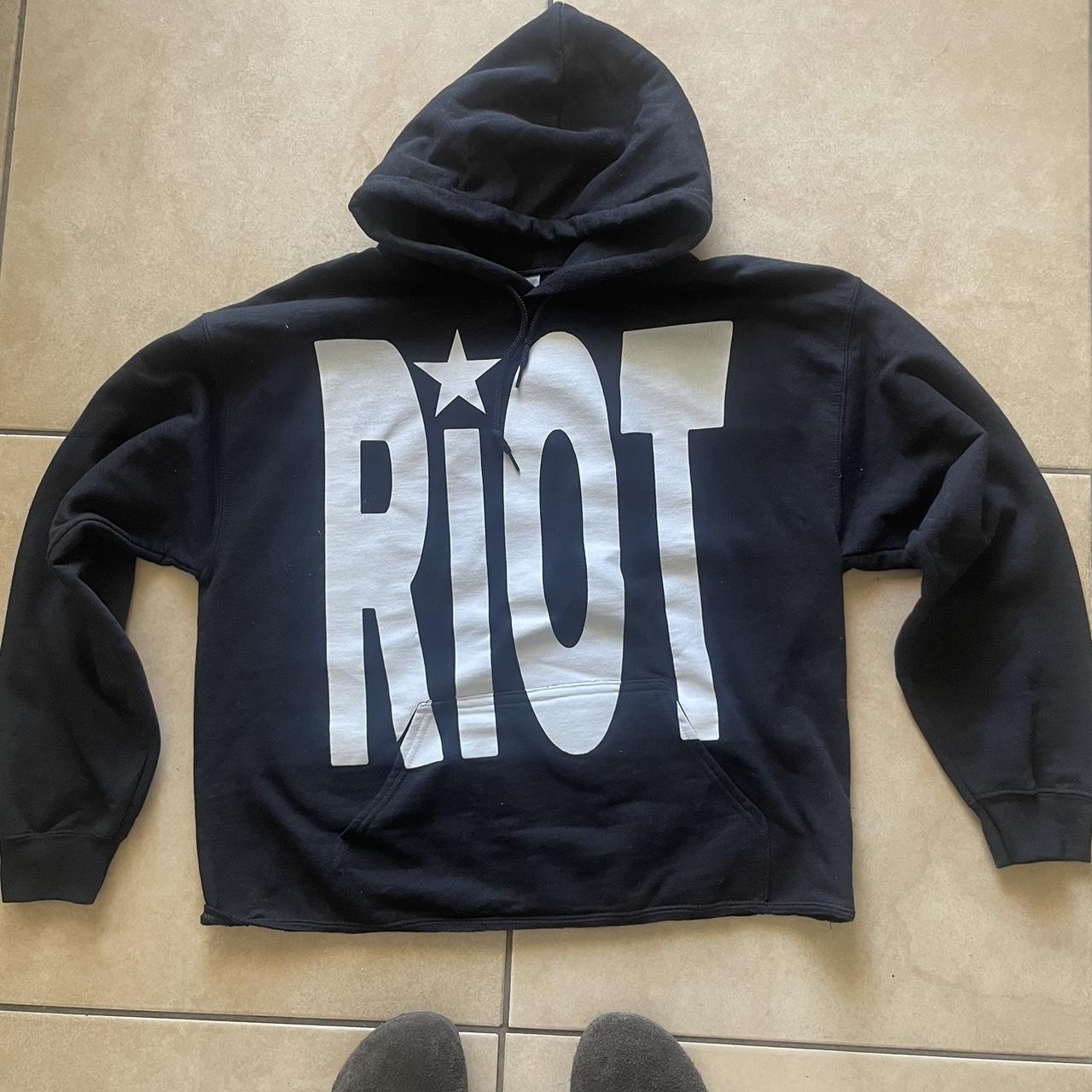 RIOT Hoodie Cropped - Depop