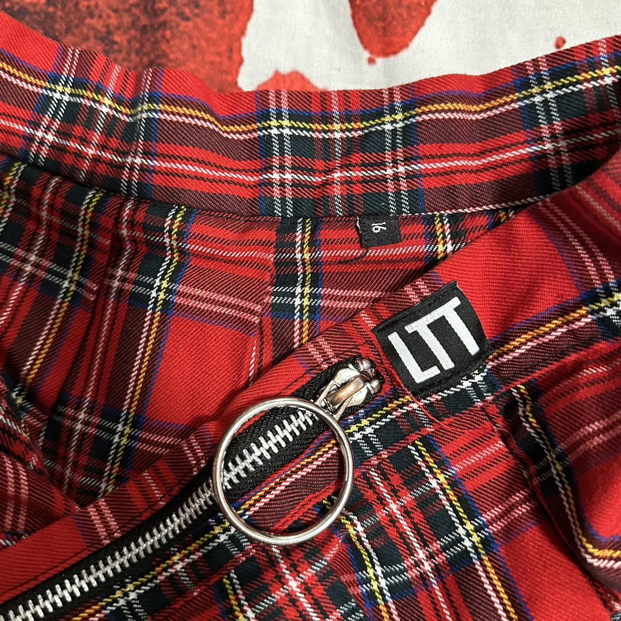 Love too true uk size 16 USA size 12 skirt! Small... - Depop