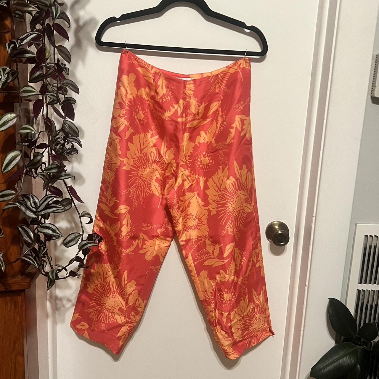 Y2K Worthington Floral Silk Capris, Size 6P Capris... - Depop