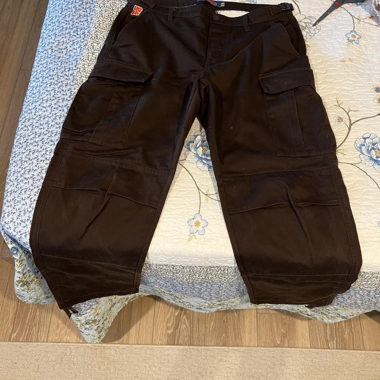 Brown cargo pants with a baggy fit #cargo - Depop