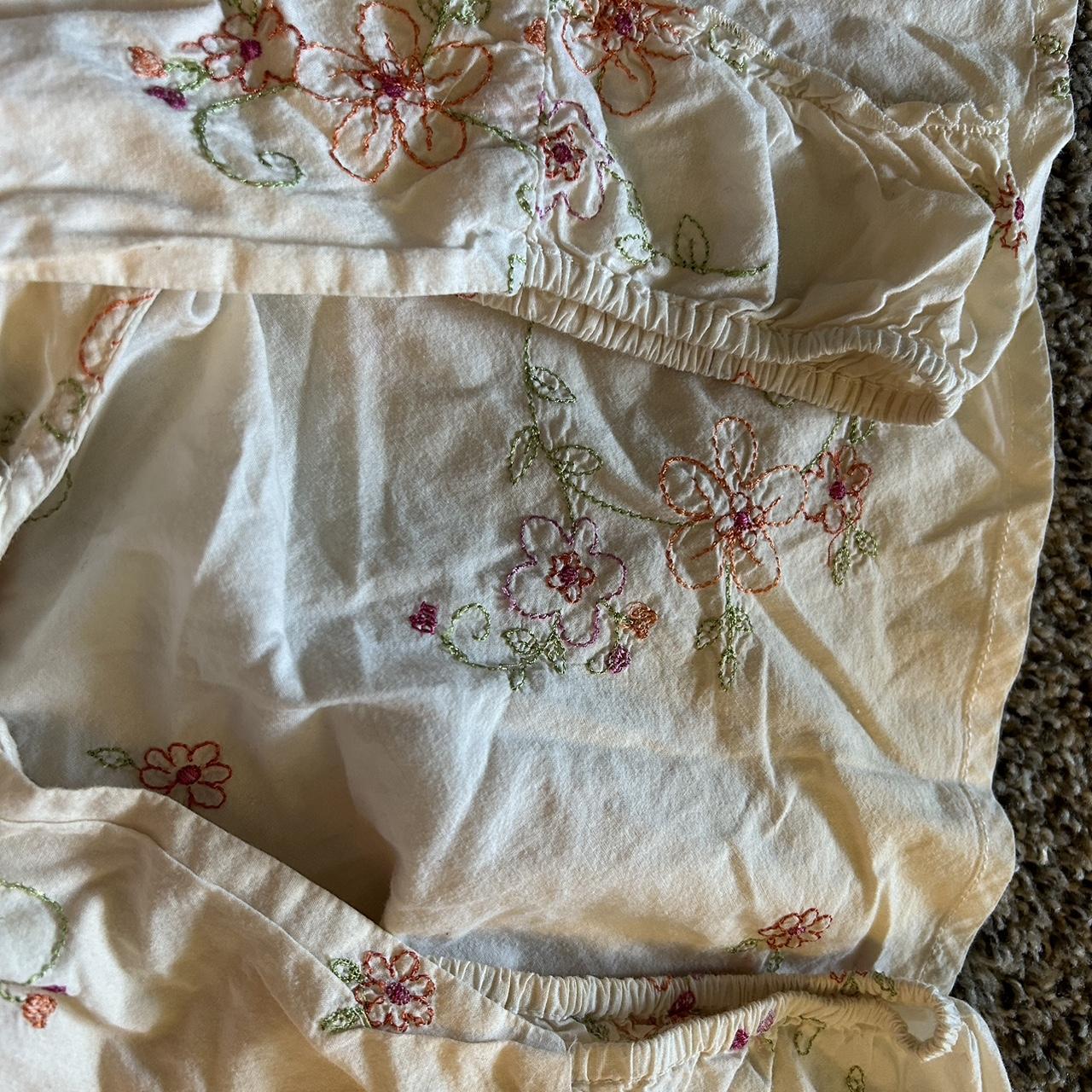 Cute little cream colored tank top - Depop