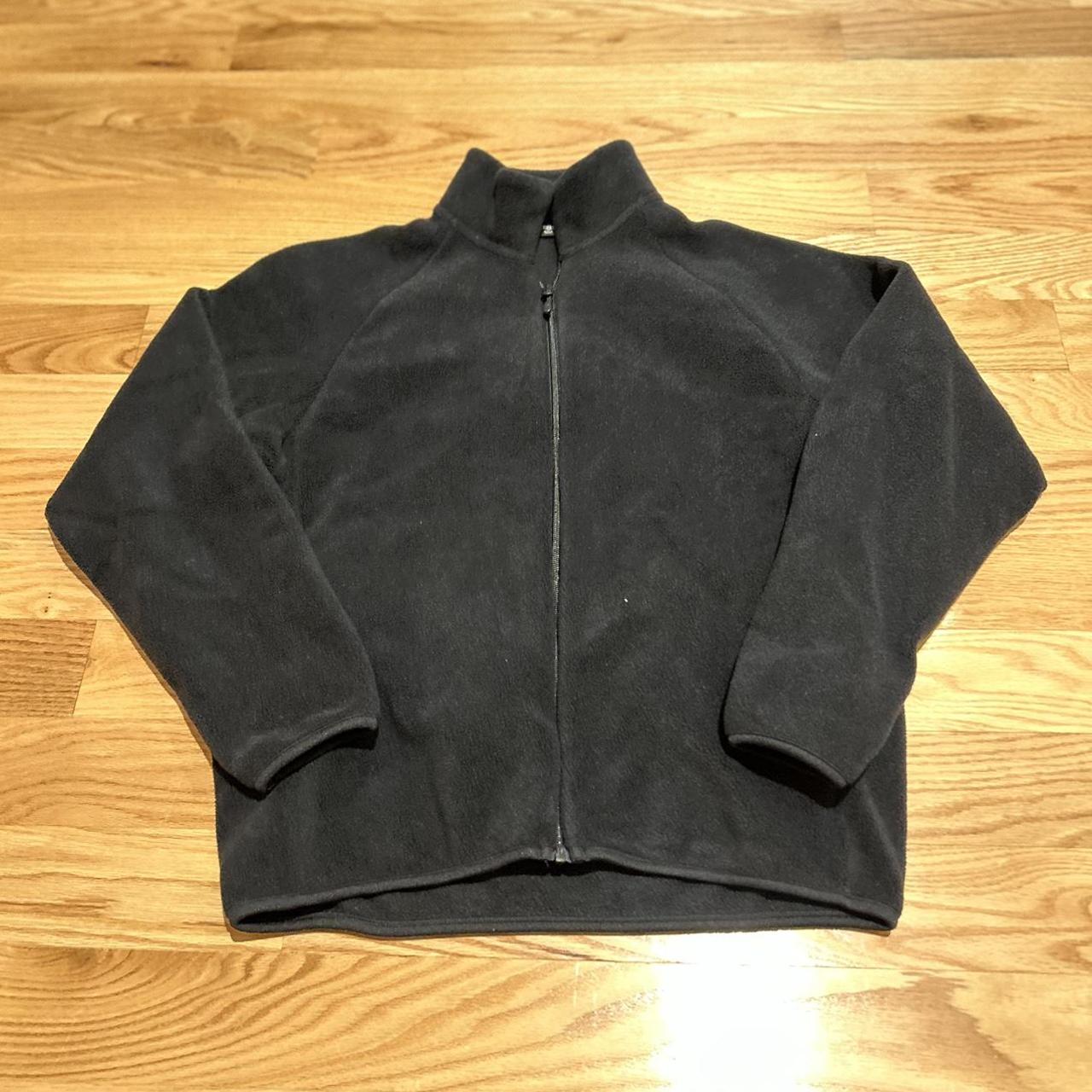uniqlo sherpa zip up size medium no flaws - Depop