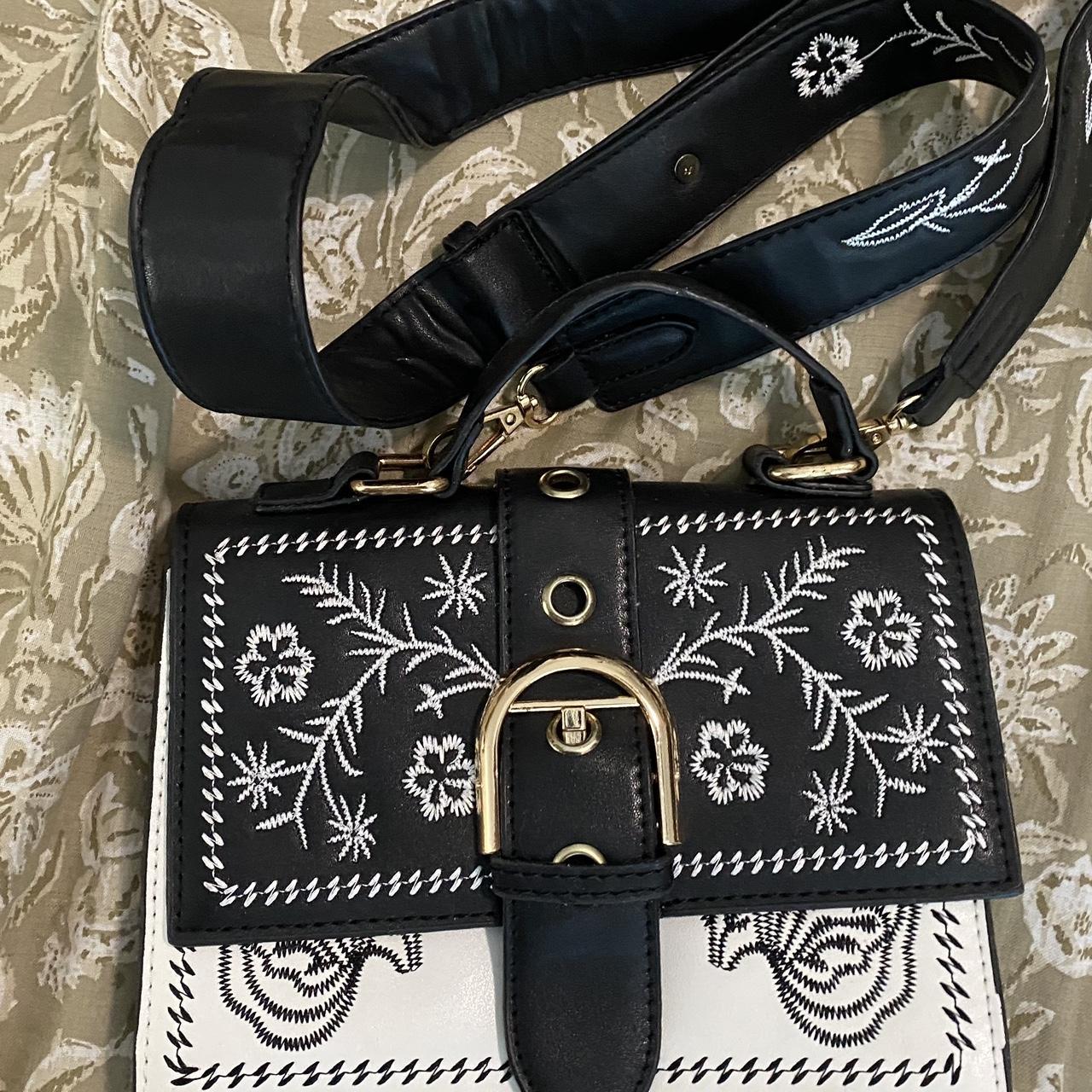 Small pocket book purse - Depop