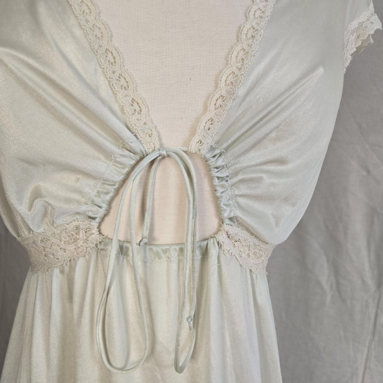 Gorgeous seafoam green gown Tie the breast ties... - Depop