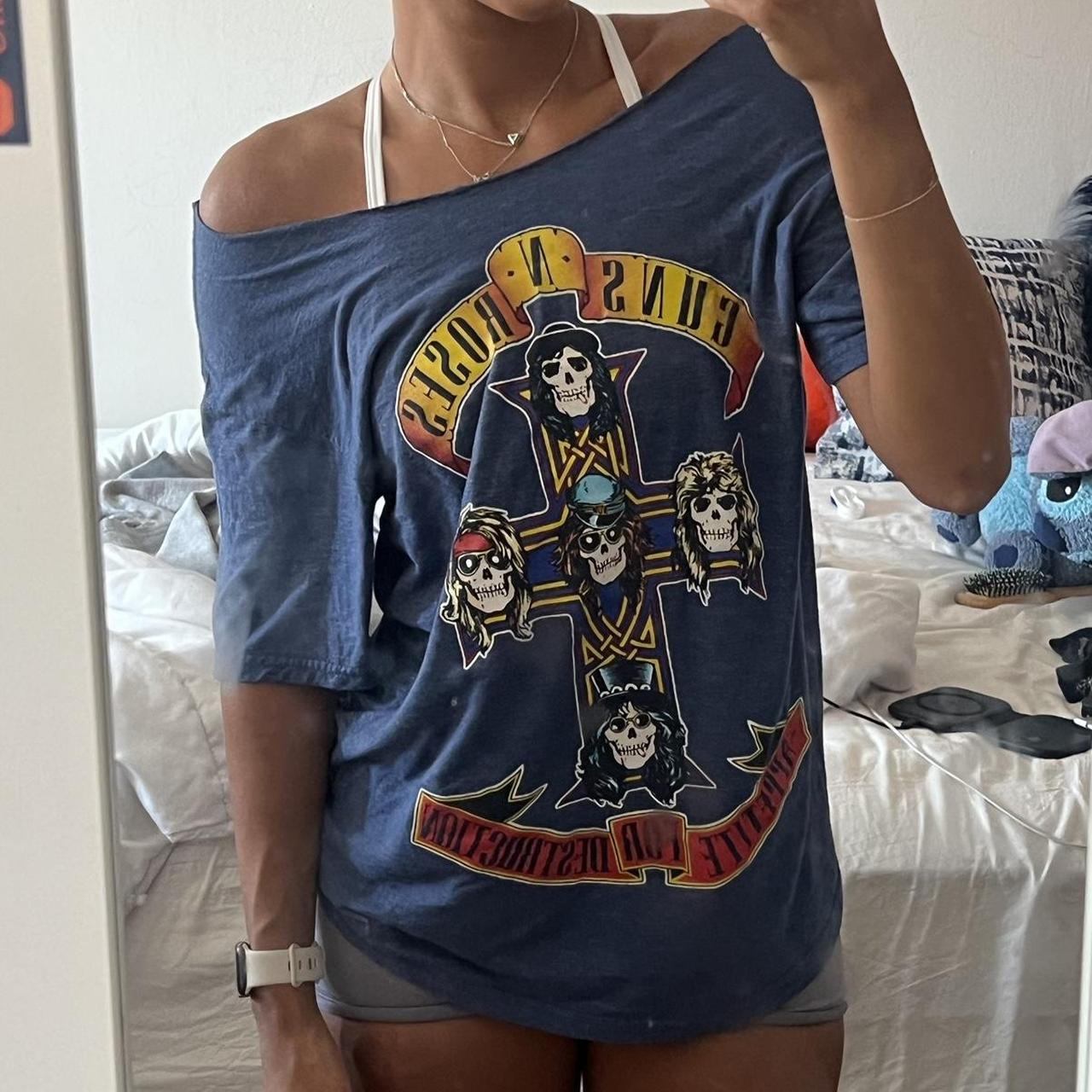 Off shoulder guns and roses vintage tee... - Depop
