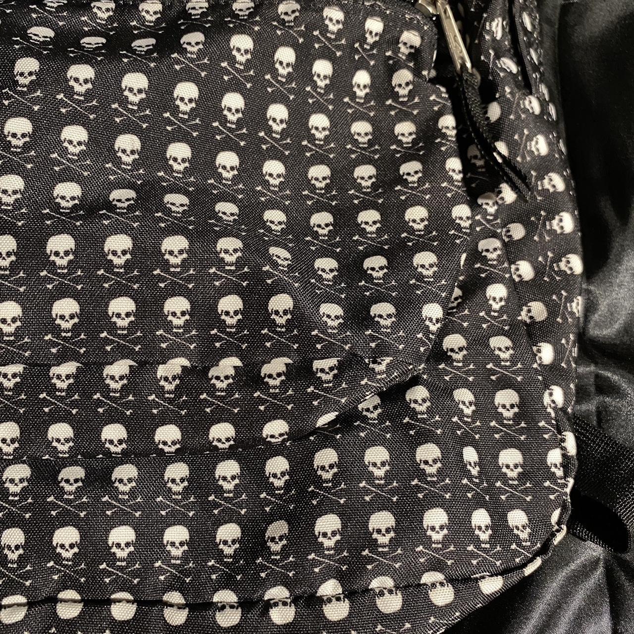 Skull Jansport Some staining on the inside (can’t... - Depop