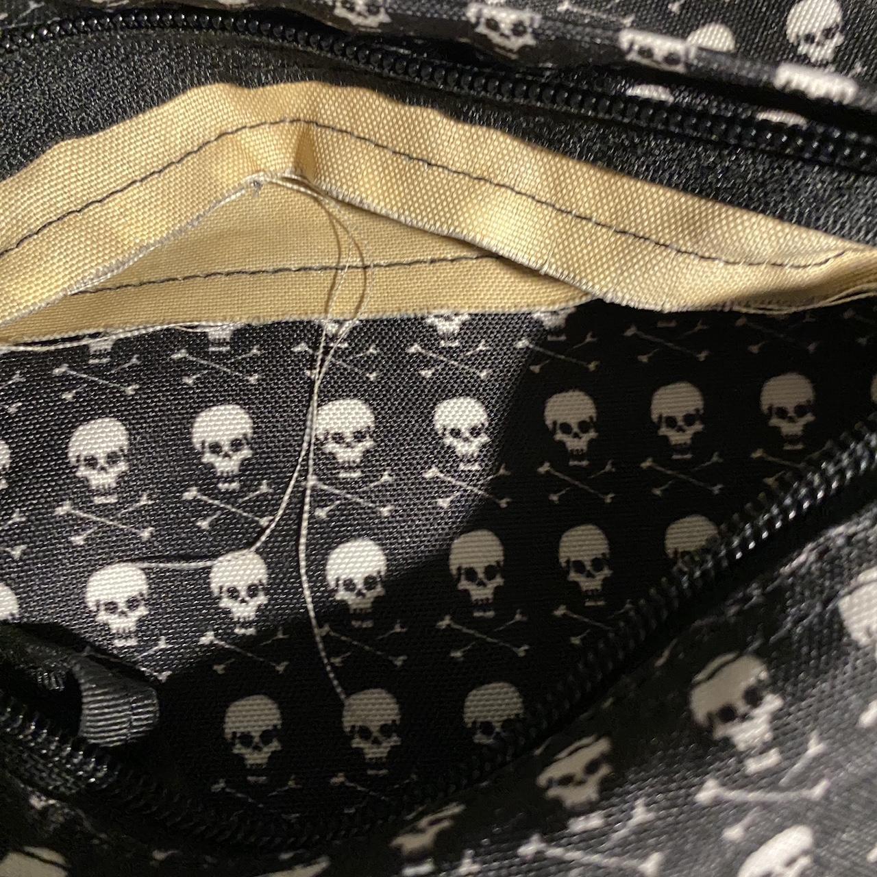 Skull Jansport Some staining on the inside (can’t... - Depop