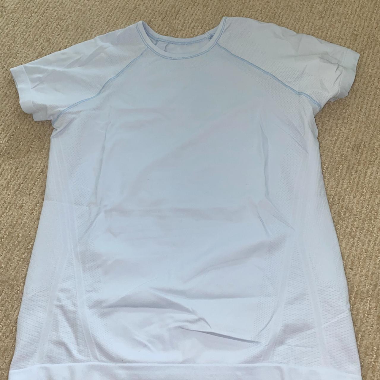 Athleta T-shirt never worn | Depop