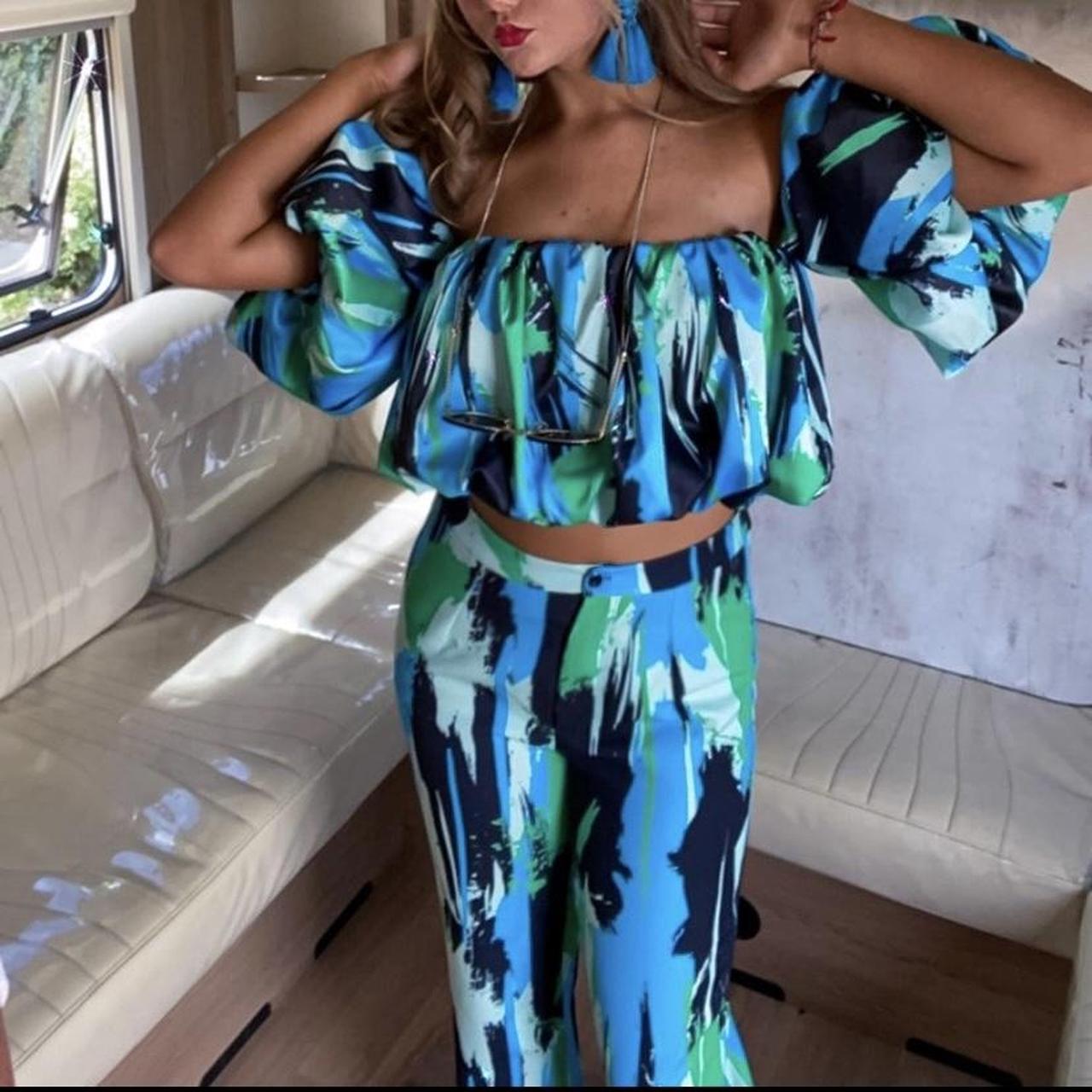 Forever unique 2 piece set Only wore for a picture... - Depop