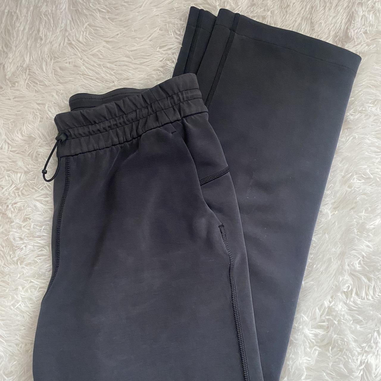 Lulu soft stream HR Size 6 Black Perfect condition!! - Depop