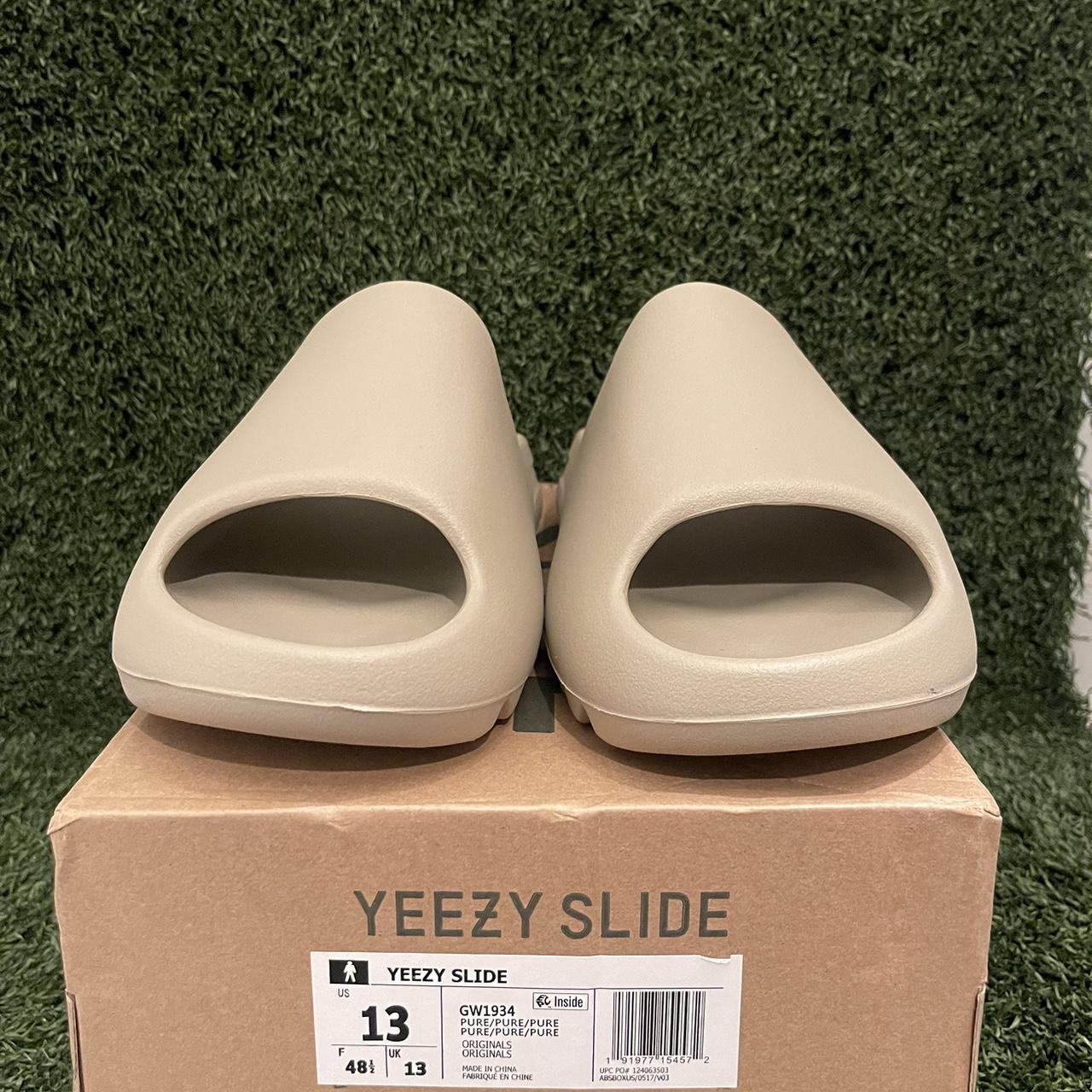 Yeezy Men's Cream Slides | Depop