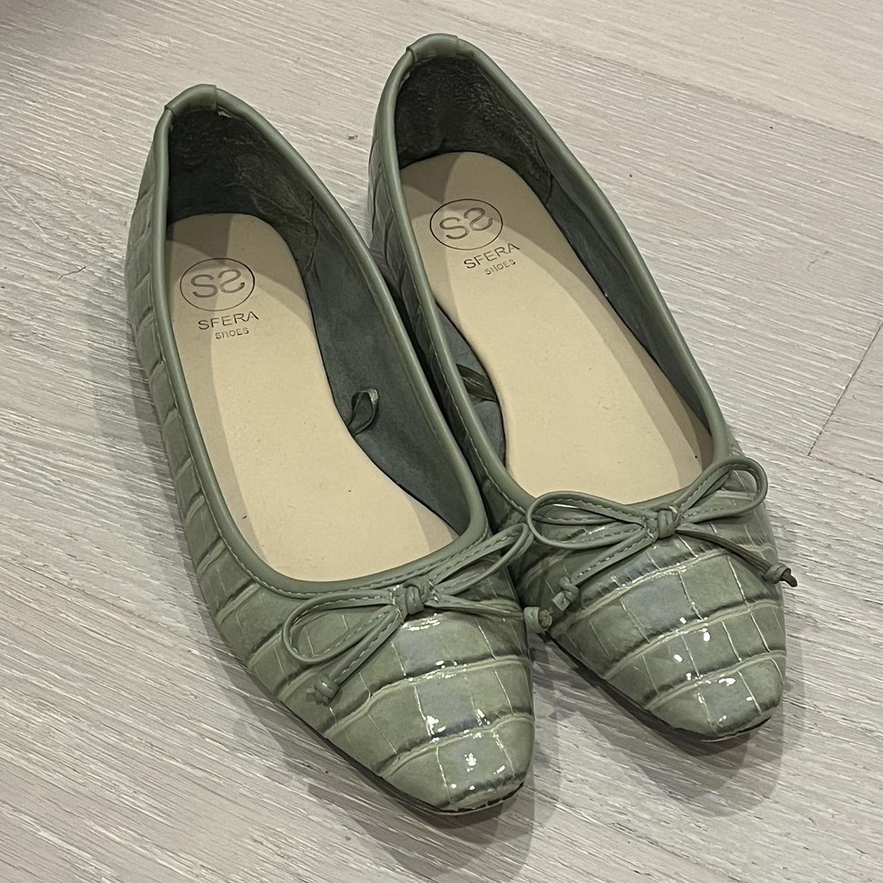 sage green croc ballet flats super cute!!! barely... - Depop