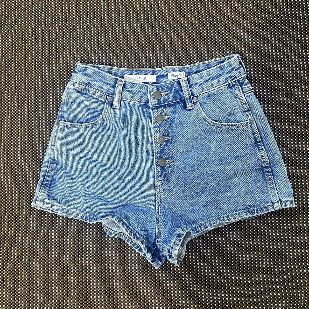 Wrangler short denim shorts size 8. Super cute... - Depop