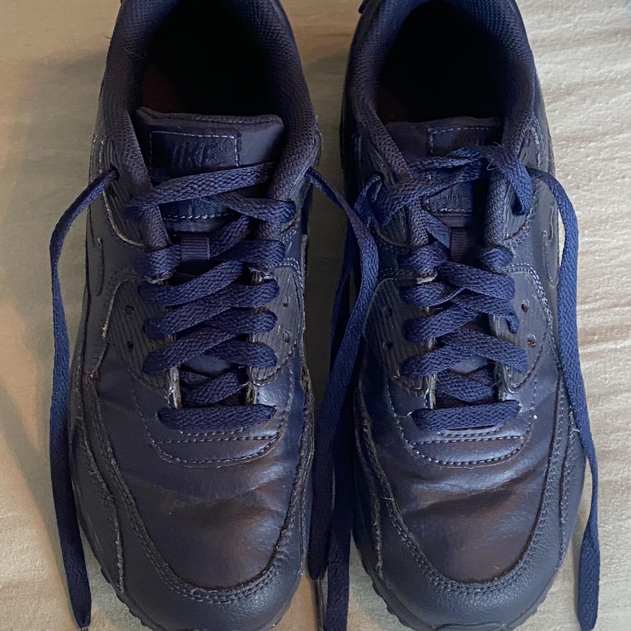 Nike Women's Navy Trainers | Depop