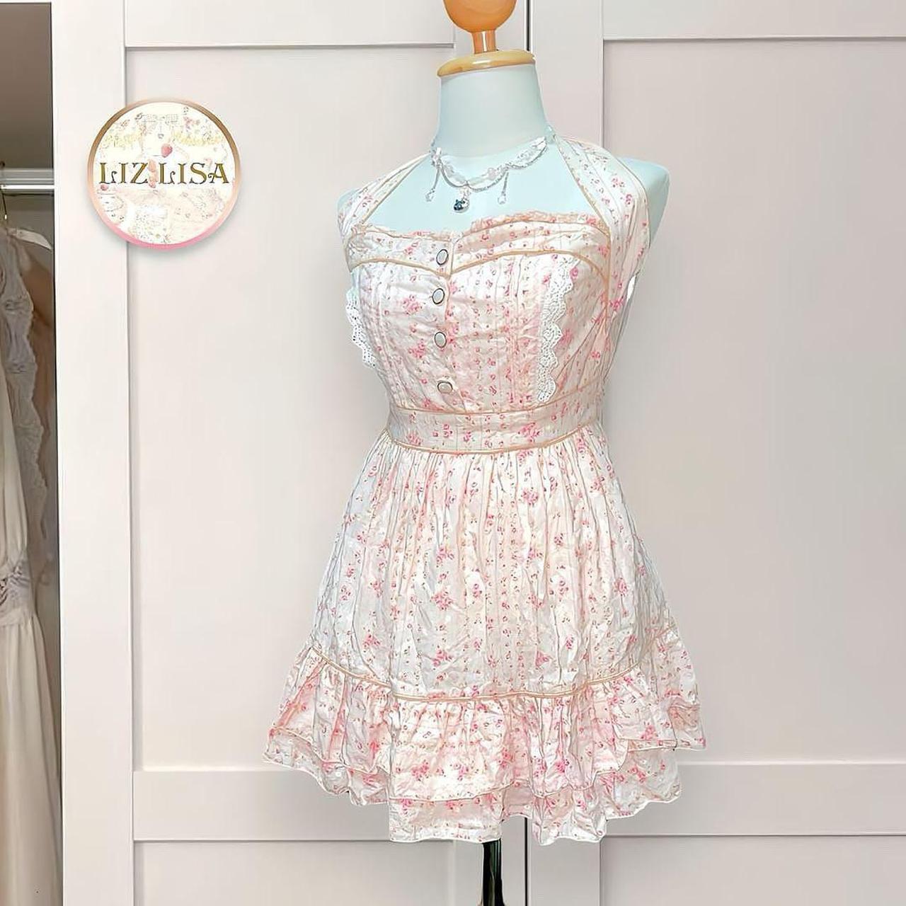 Gorgeous floral liz lisa dress! 5000 baht! Selling... - Depop