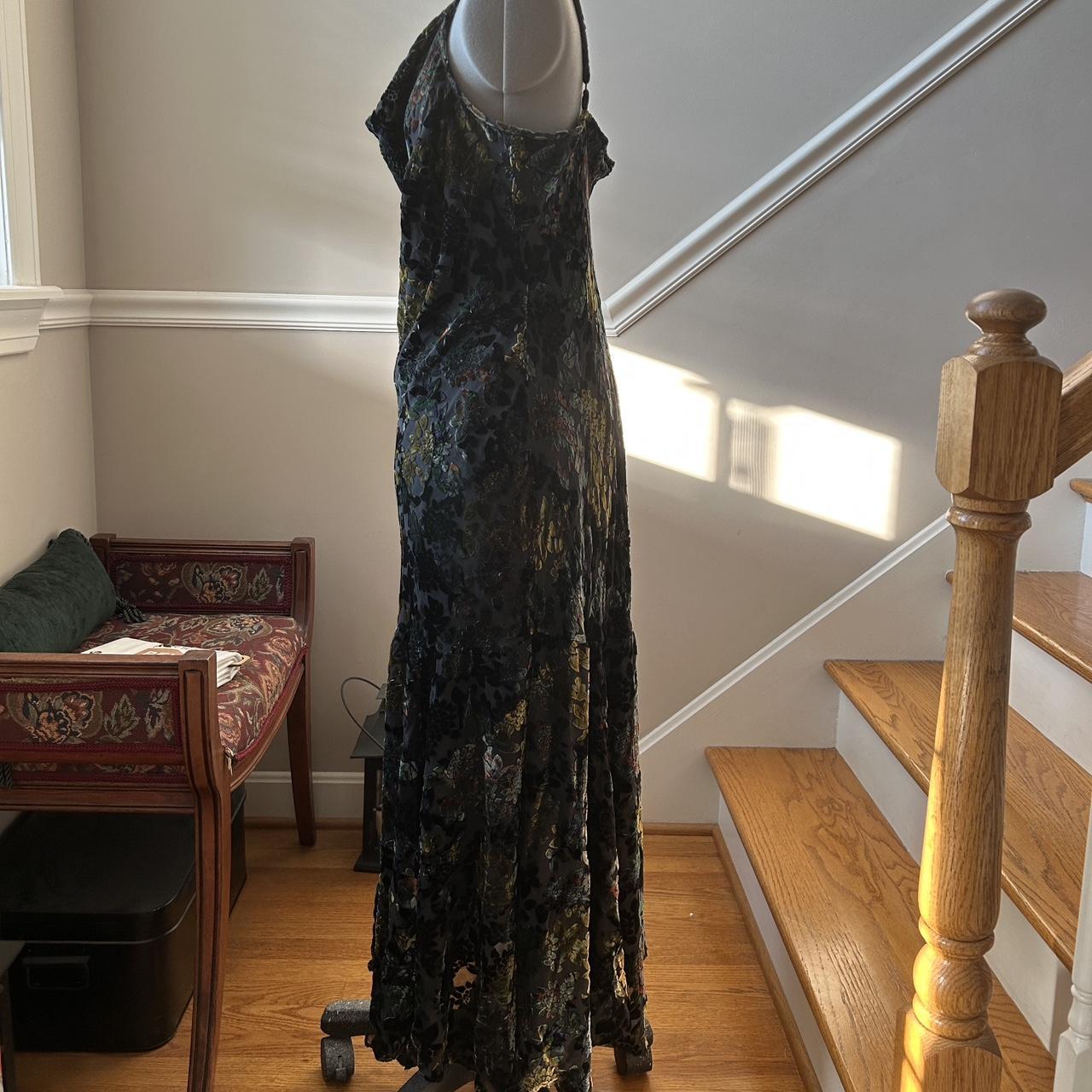 The most stunning color changing dress I would keep... - Depop