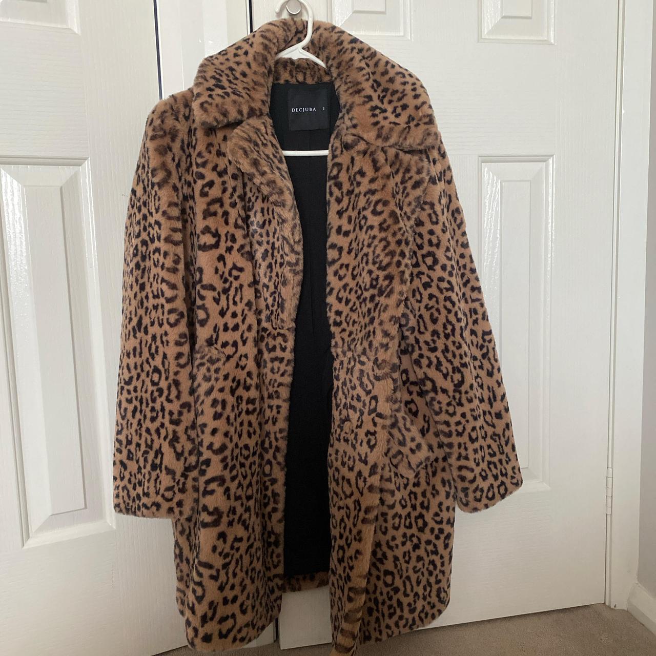 Decjuba fur coat Never worn Size small - Depop