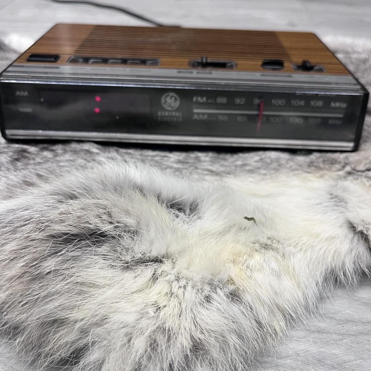 Vintage alarm clock radio works and everything... - Depop