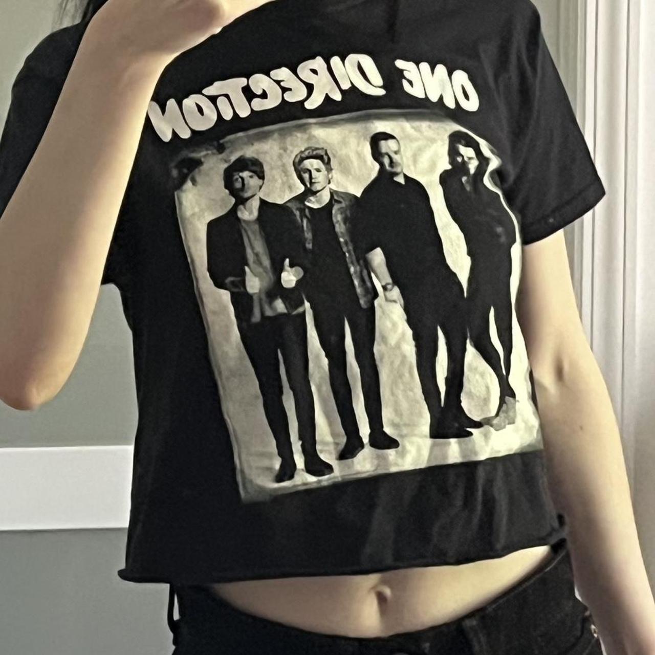 Gildan Women's Black and White Crop-top | Depop