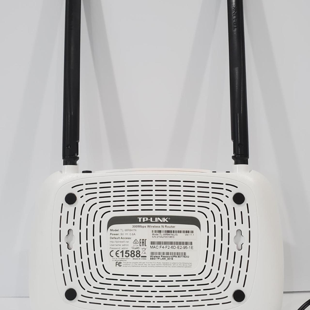 TP-LINK 300Mbps Wireless N Router - TL-WR841N. Light... - Depop