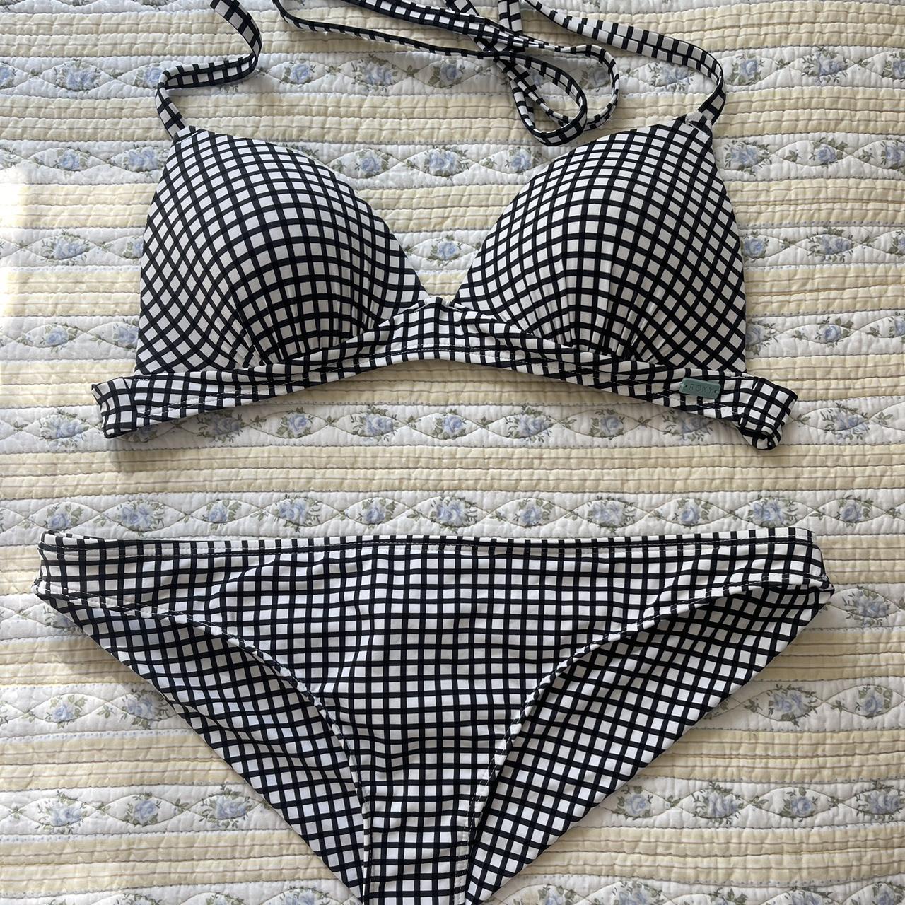 Roxy Women's Black and White Bikinis-and-tankini-sets | Depop