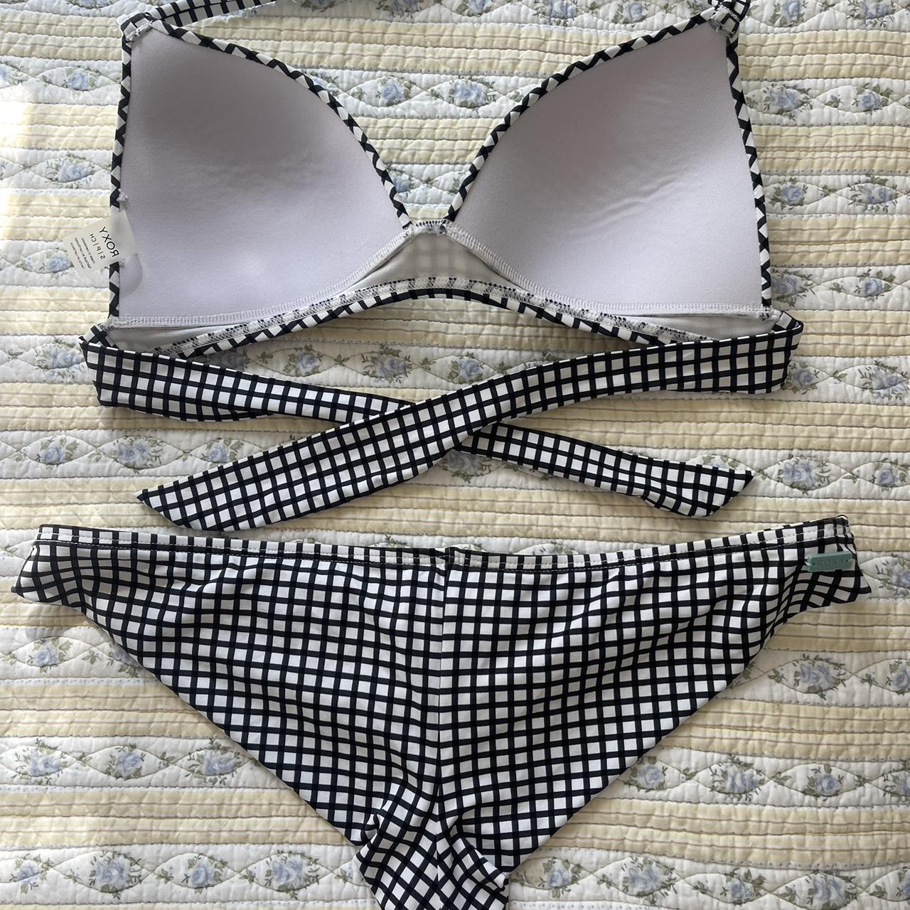 Roxy Women's Black and White Bikinis-and-tankini-sets | Depop