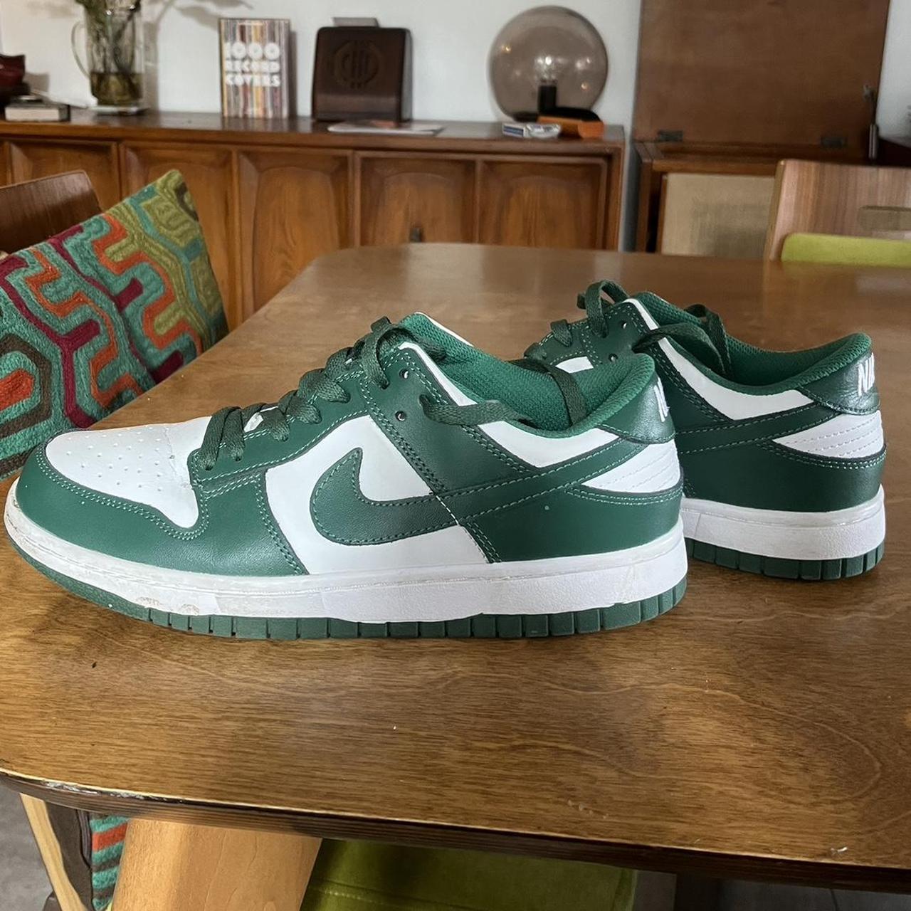 Green dunks Worn only 2 times Size 9.5 - Depop