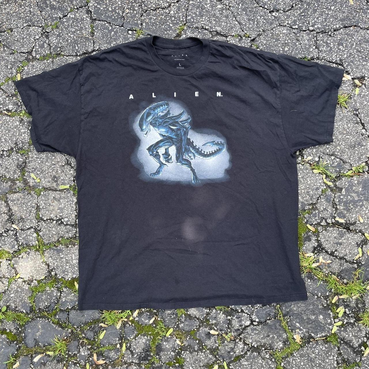 Alien Graphic tee!! Great condition L(reference... - Depop