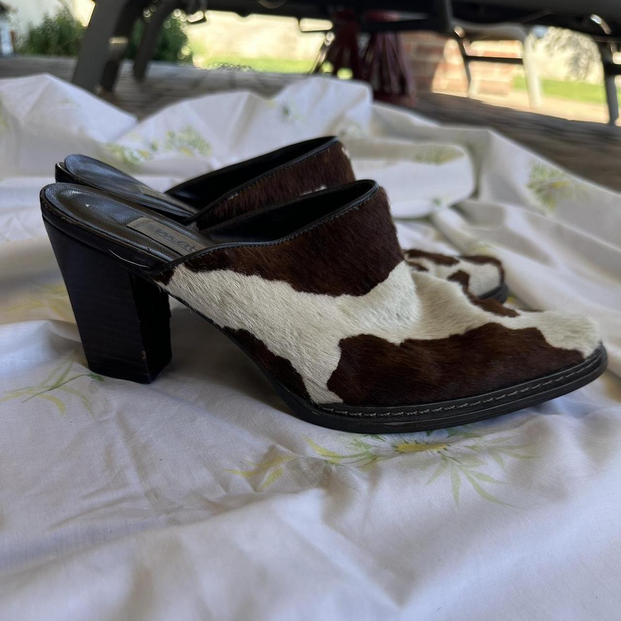 Matisse cow hide clogs - sole of left heel slightly... - Depop