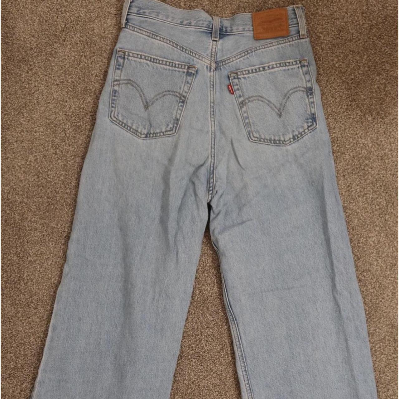 Levi / high waisted jeans - SIZE 27 (around medium)... - Depop