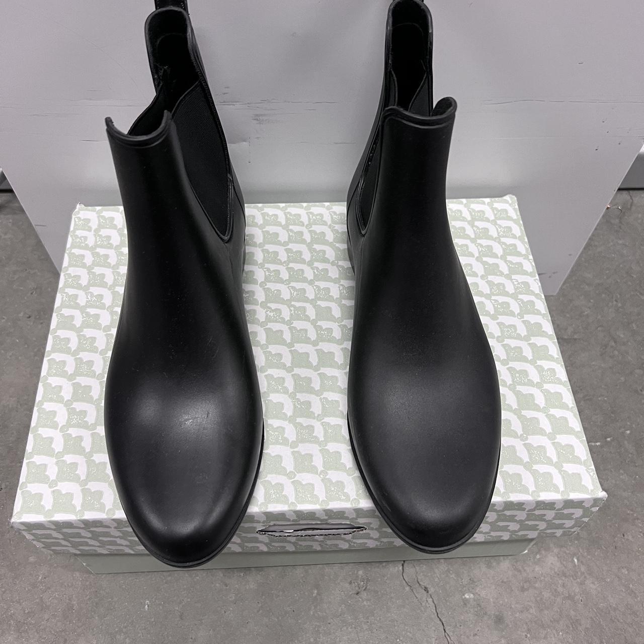 Rubber Chelsea rain boots size 7 - Depop