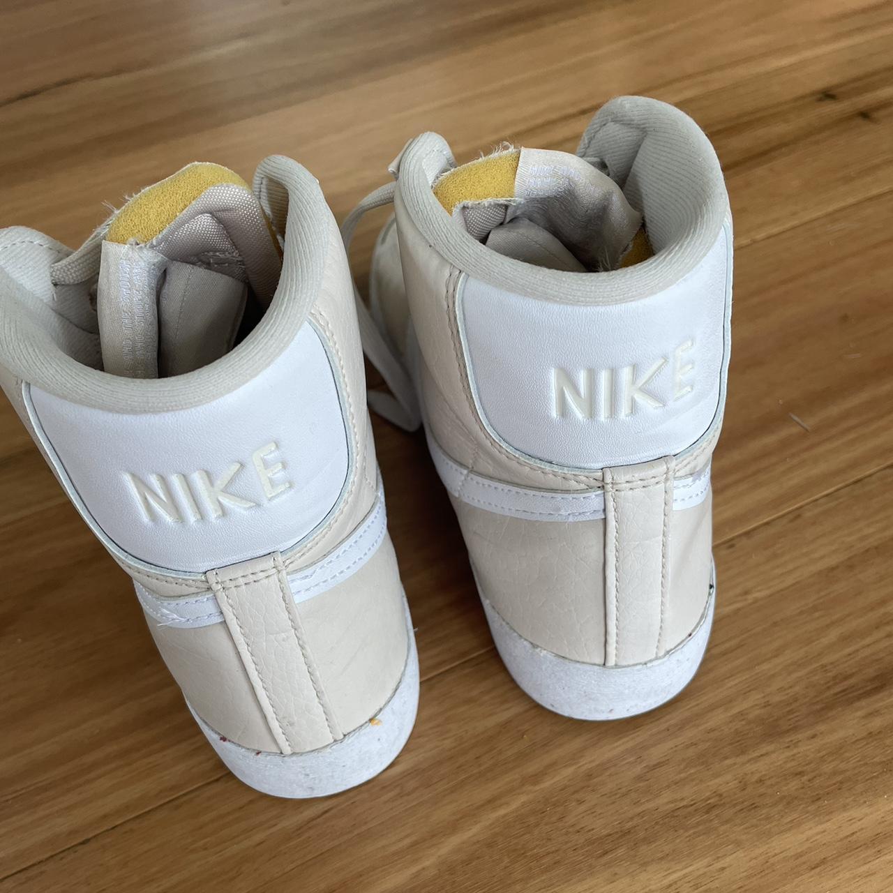 Nike Women's Cream Trainers | Depop