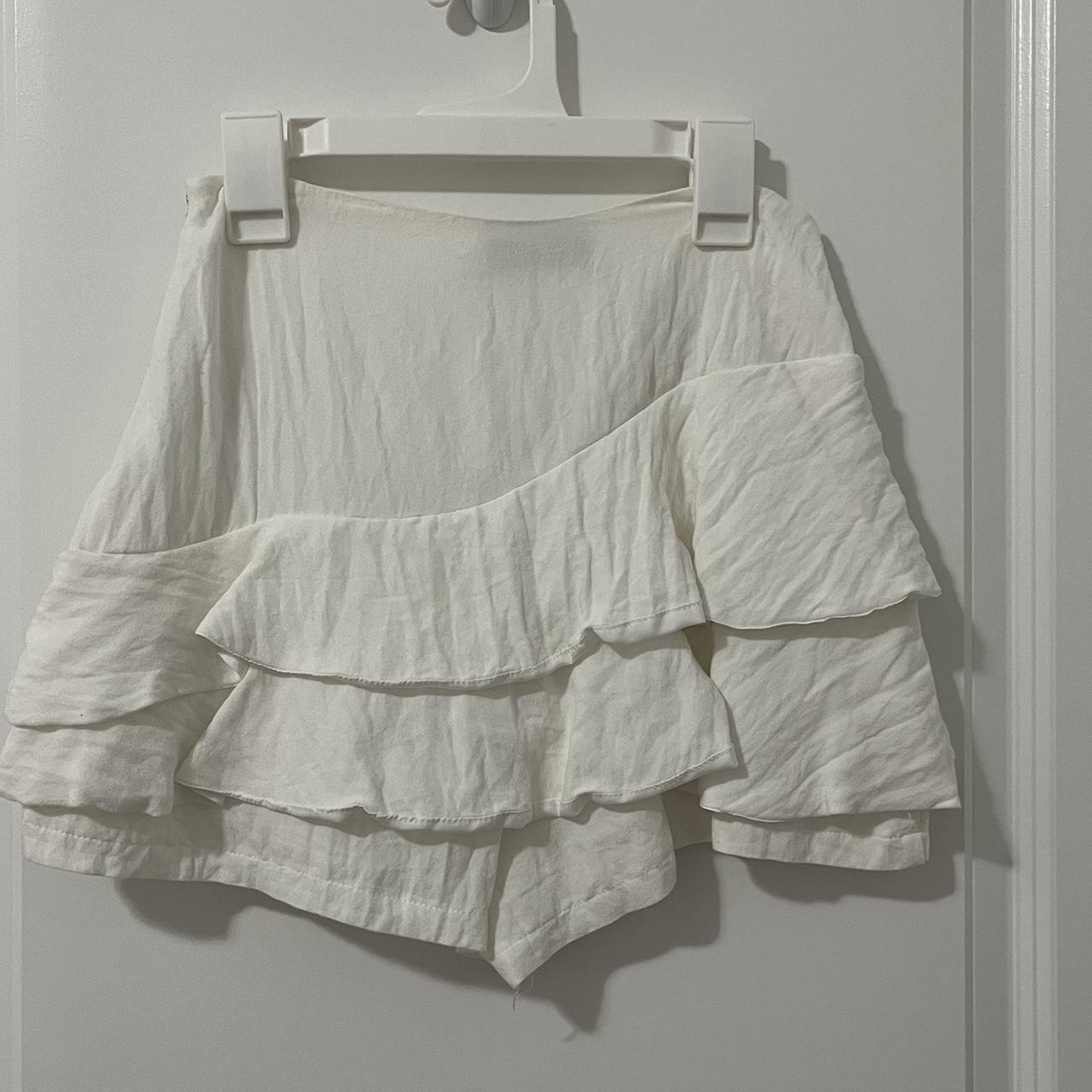white ruffle skort, only worn a few times - Depop