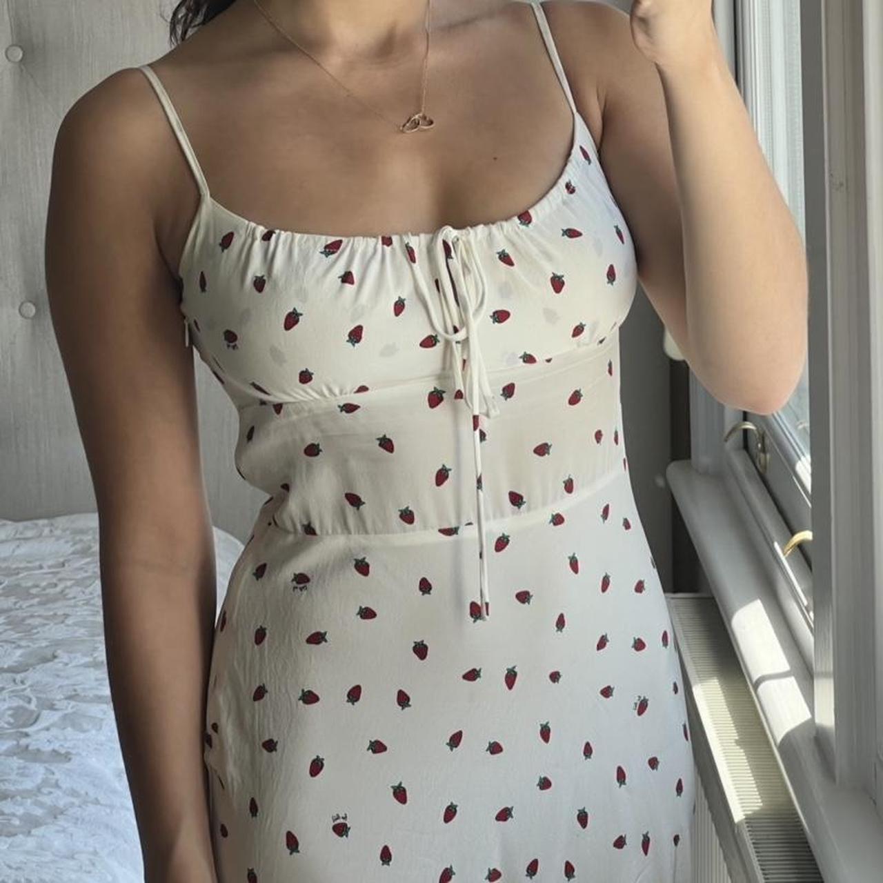 Realisation par The Alba in White strawberry Such a... - Depop