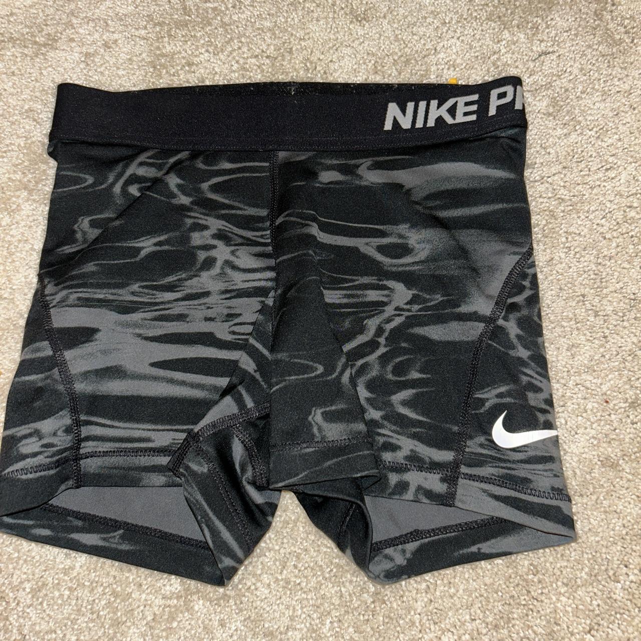 nike pros women’s xs - Depop