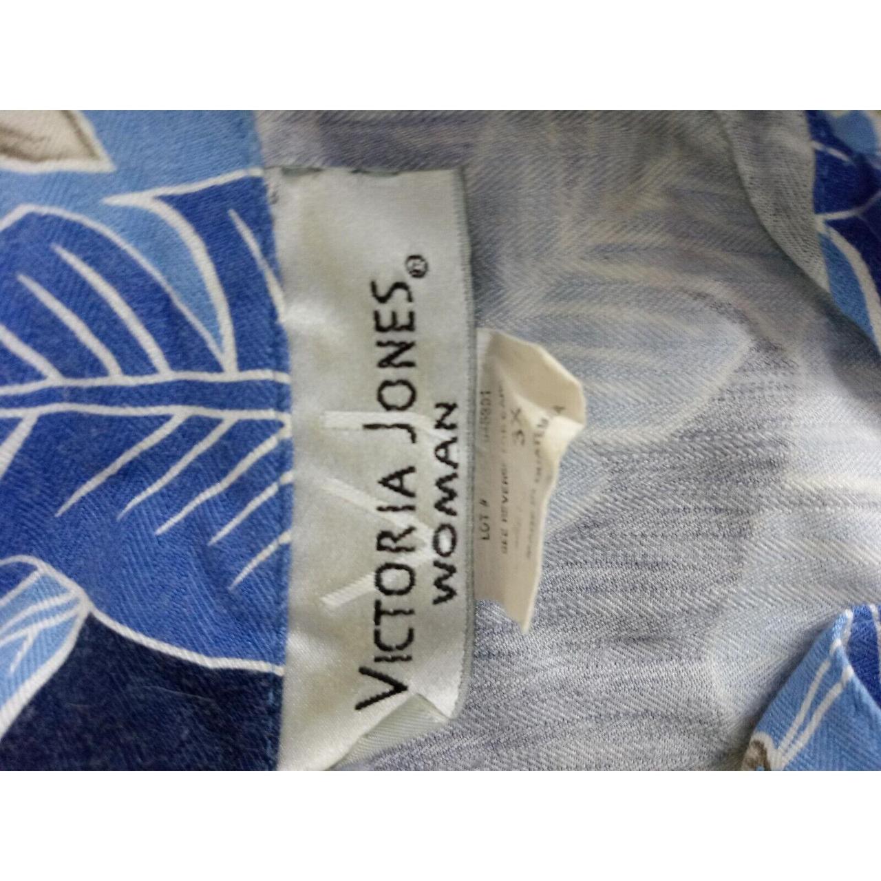 Victoria Jones Woman's 3X Button Down Floral Shirt... - Depop