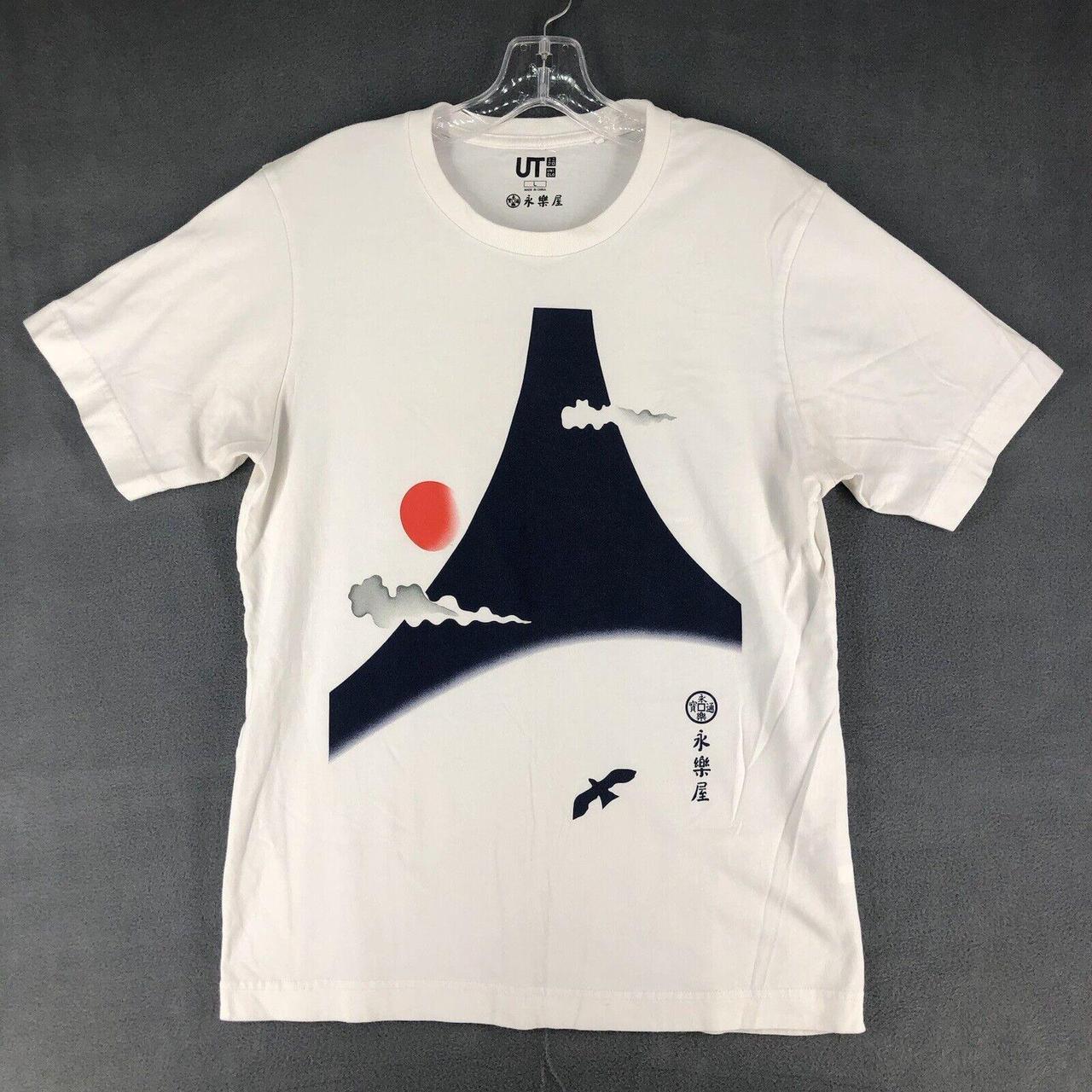 UT Uniqlo Shirt Adult Large White Tenugui Mount Fuji... - Depop