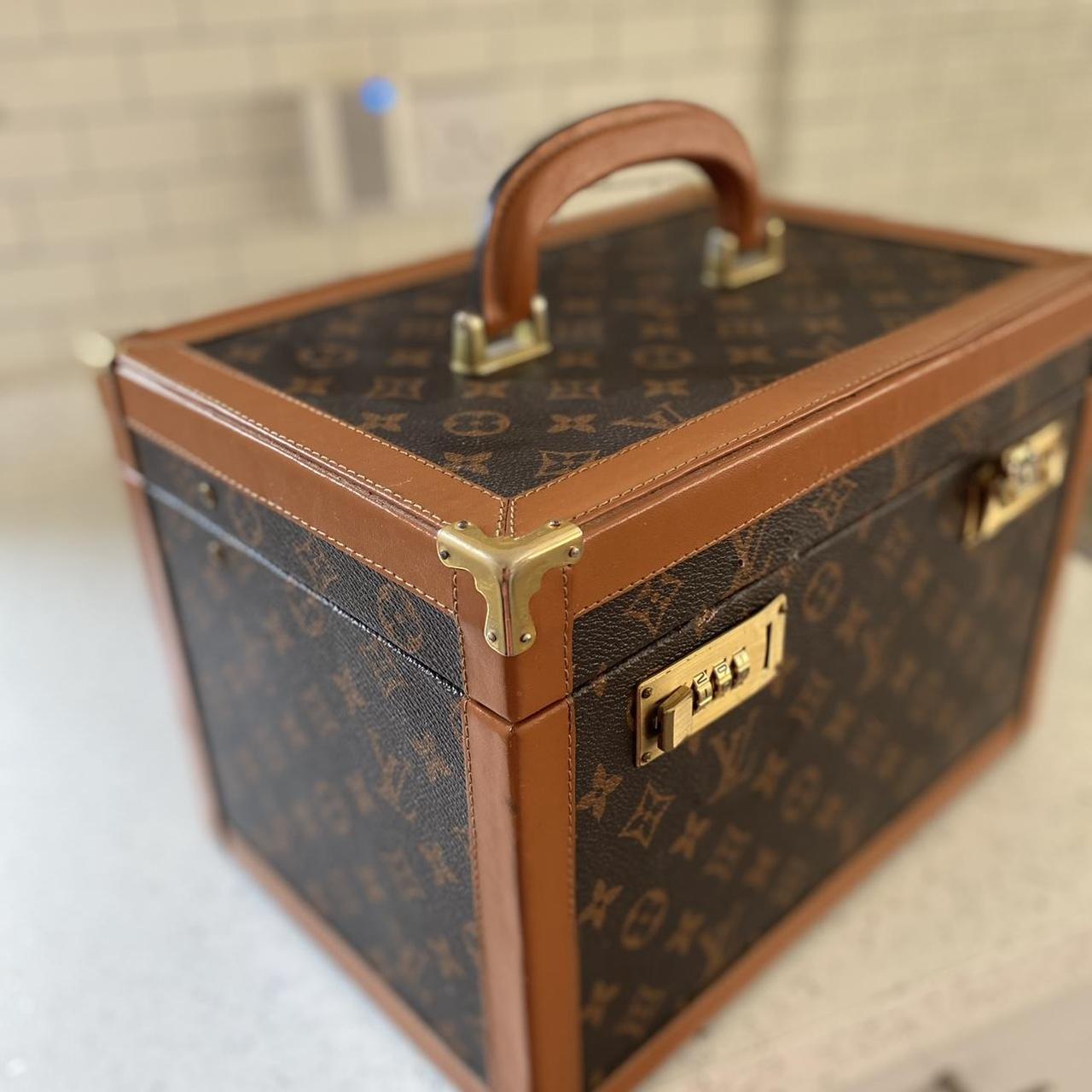 Lv vanity case, beautiful condition, a hinge has... - Depop