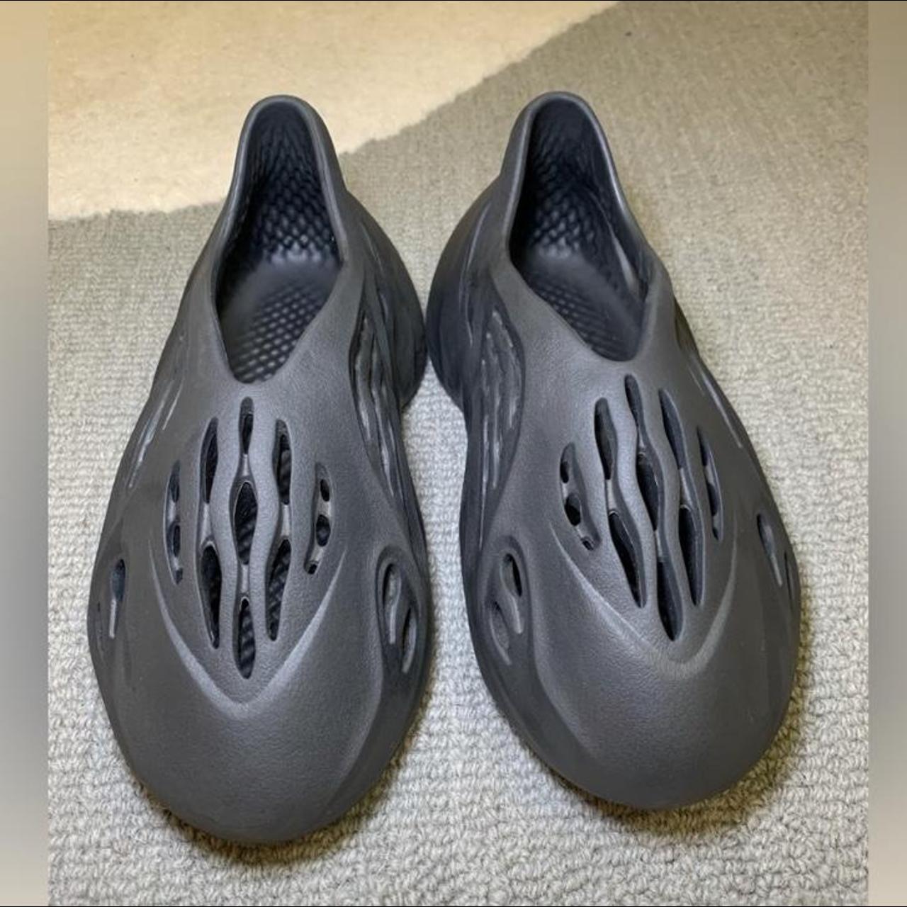 Yeezy Women's Grey Slides | Depop