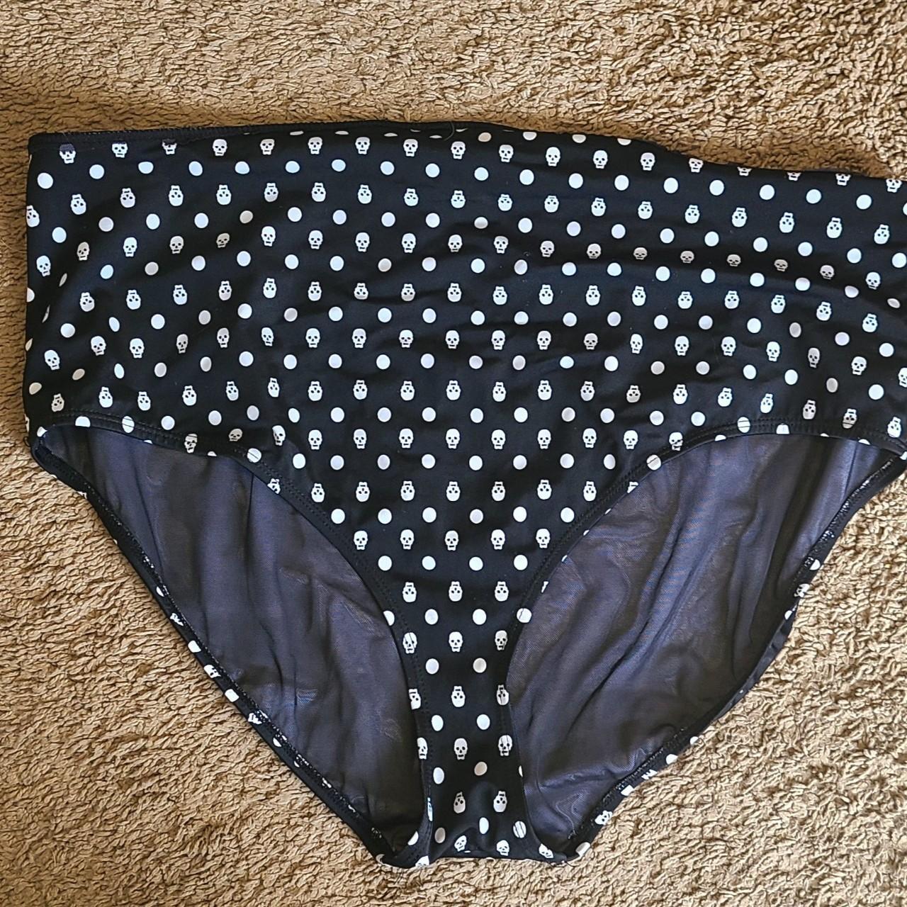 Black tankini with white skulls size 2x by torrid - Depop