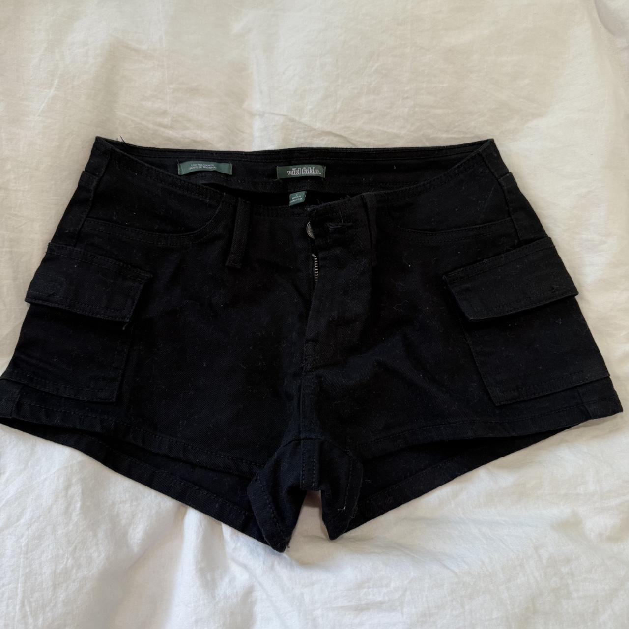 Low Rise Black cargo shorts with pockets #cargo #shorts | Depop