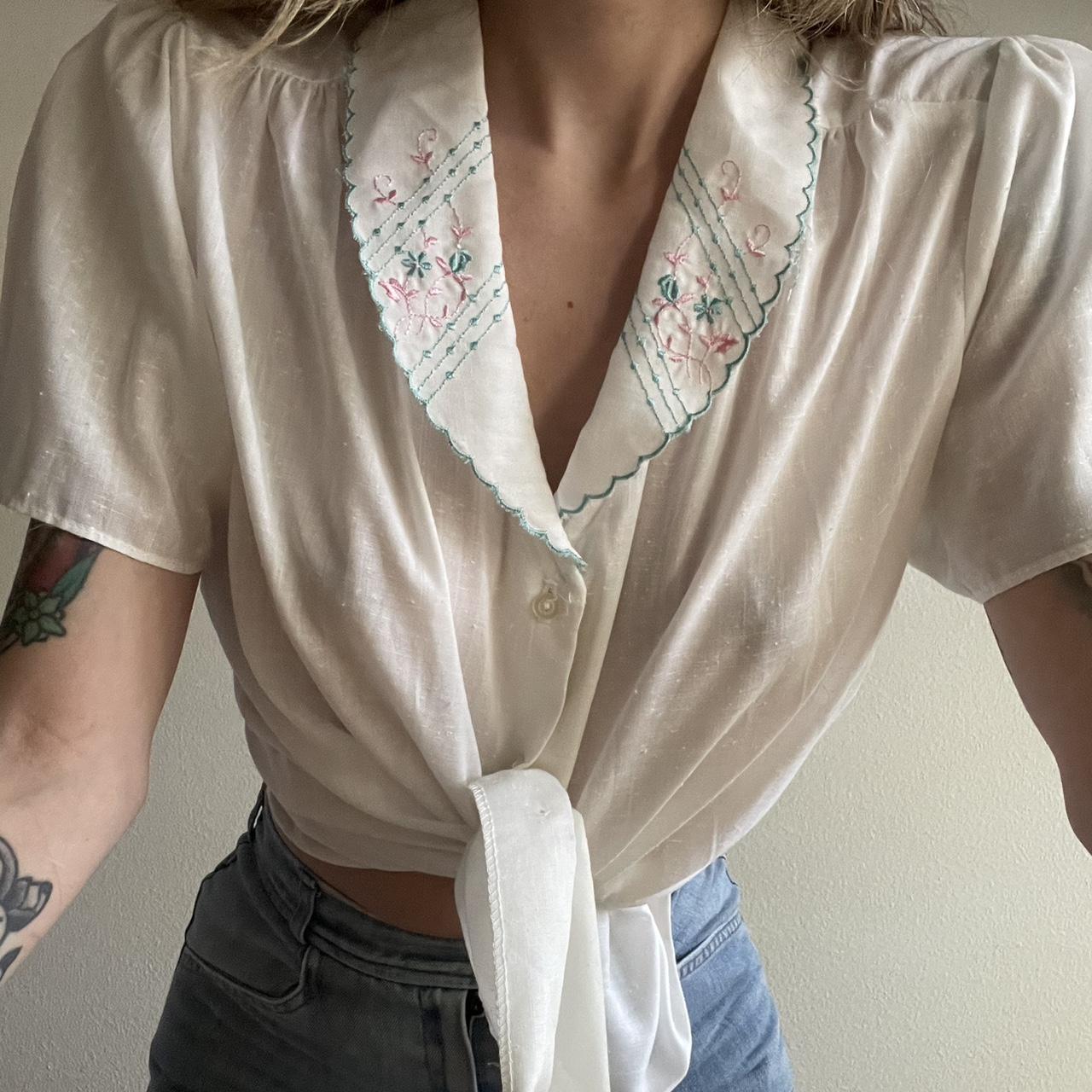 🌸Cutest vintage 70s blouse with gorgeous... - Depop