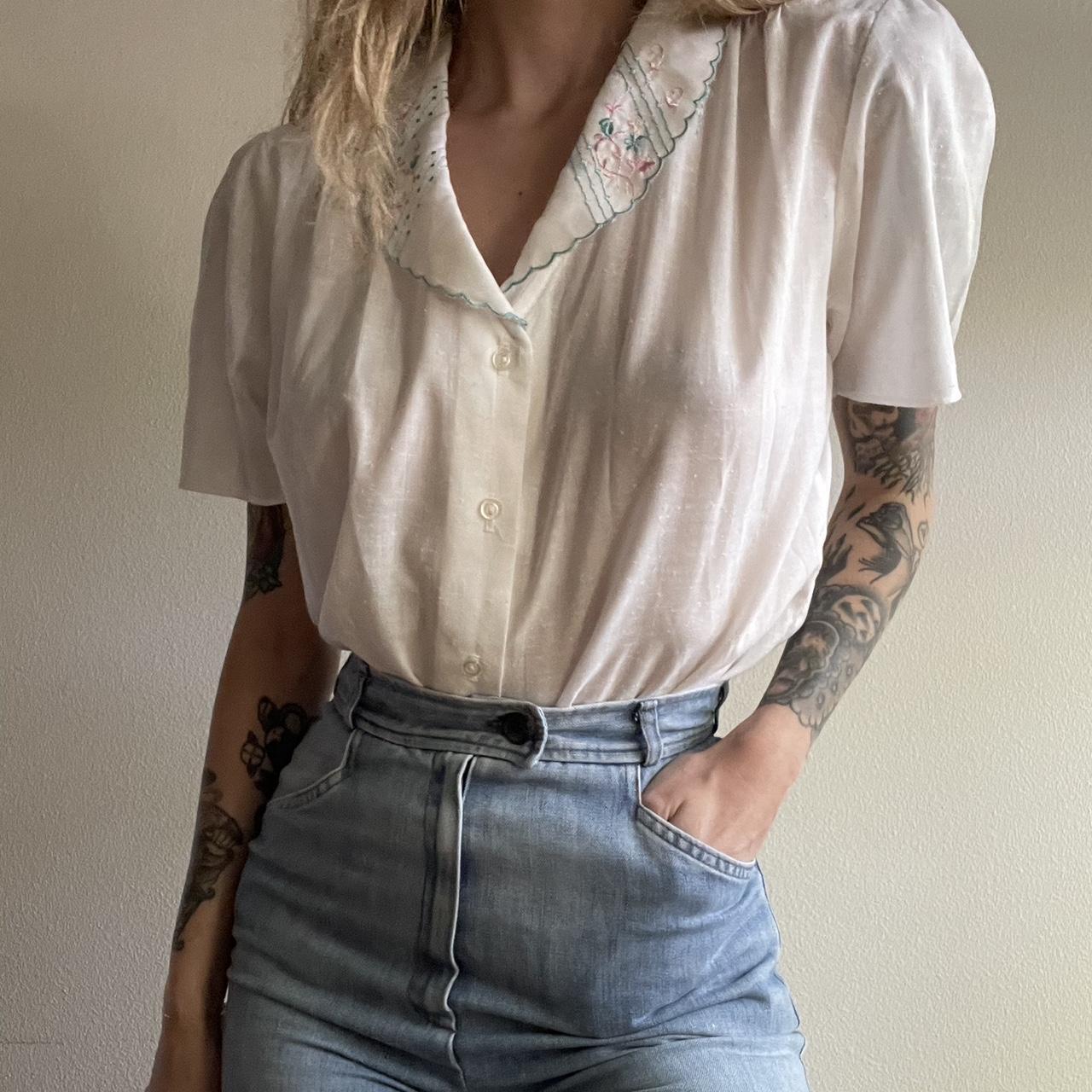 🌸Cutest vintage 70s blouse with gorgeous... - Depop