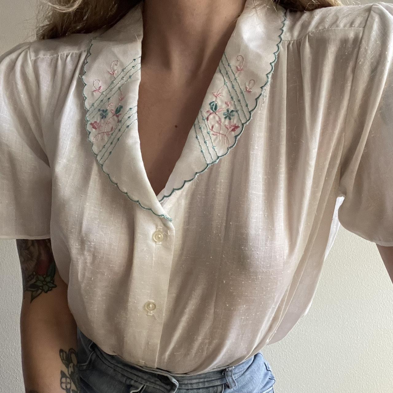 🌸Cutest vintage 70s blouse with gorgeous... - Depop