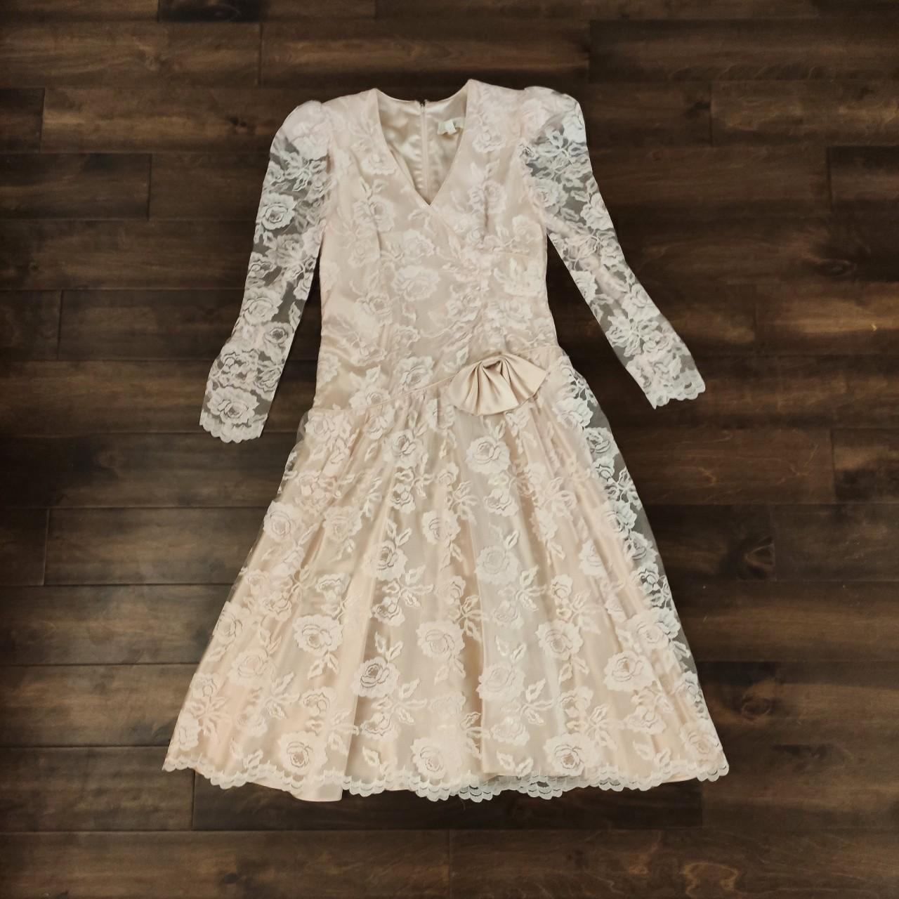 This is a beautiful vintage dress by Barbara Chodos... - Depop