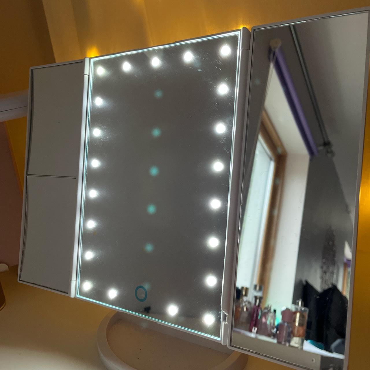 g&s battery powered vanity mirror comes with... - Depop