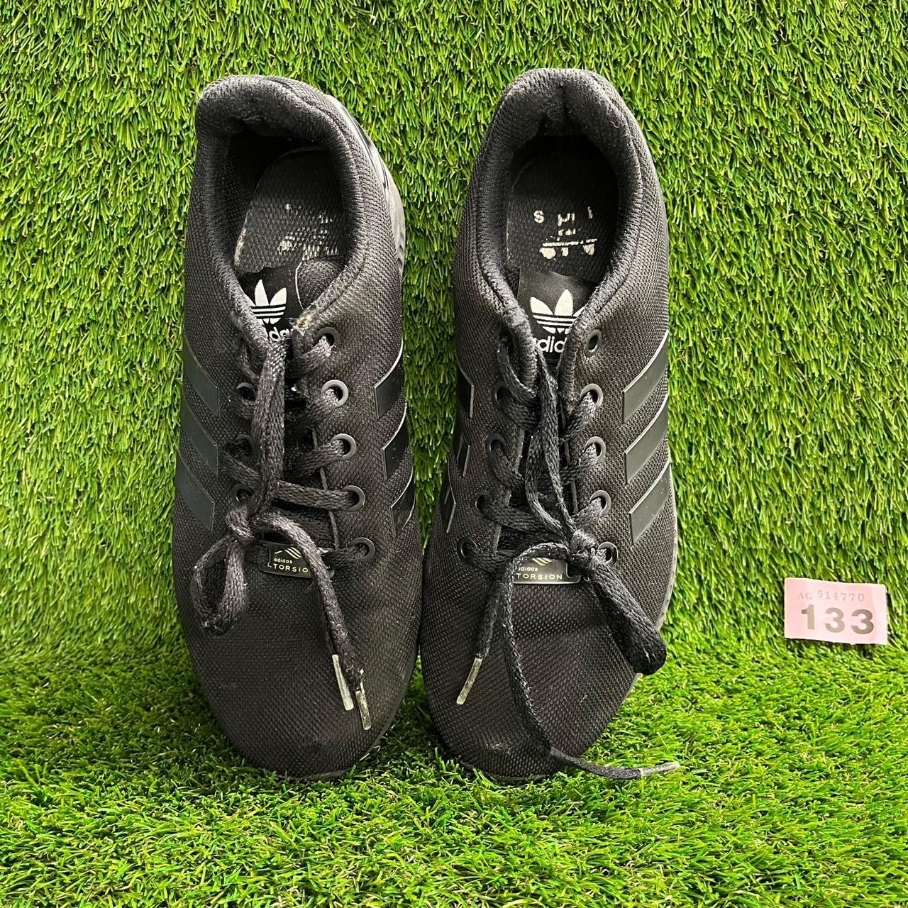 NP133 Adidas black trainers. Size 5. Great condition... - Depop