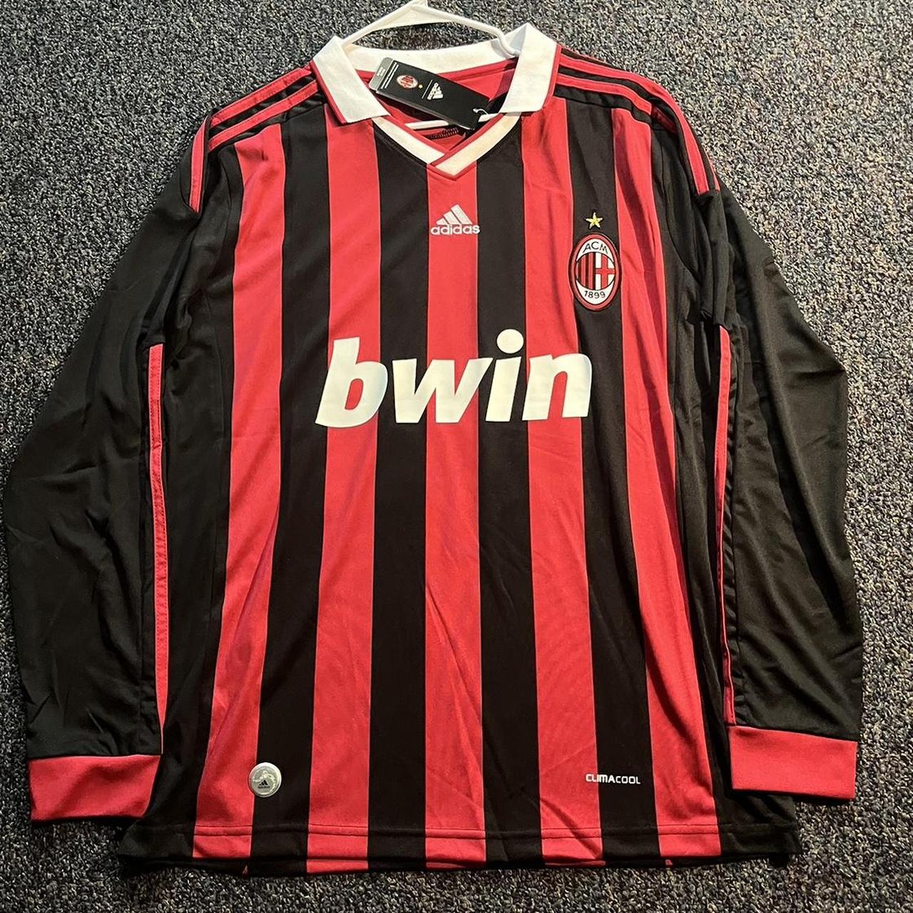 Ronaldinho 80 AC Milan 09-10 third kit long sleeve... - Depop